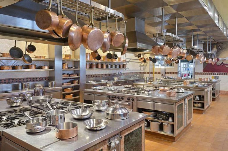 How To Host A Cooking Class: The Ultimate Guide For Chefs