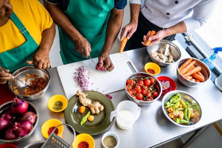 How To Host A Cooking Class: The Ultimate Guide For Chefs